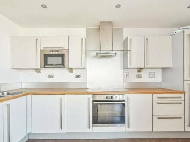 2 bedroom flat for rent in Elektron Tower E14 Canary Wharf London E14