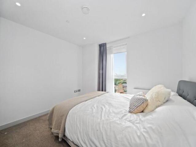 2 bedroom flat for rent in Elephant Central, SE17