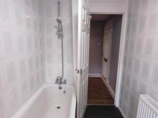 2 bedroom flat for rent in Elizabeth Crescent, Thornlibank, G46
