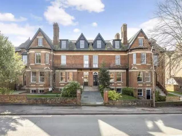 2 bedroom flat for rent in Elizabeth House, Denmark Road, Glou.