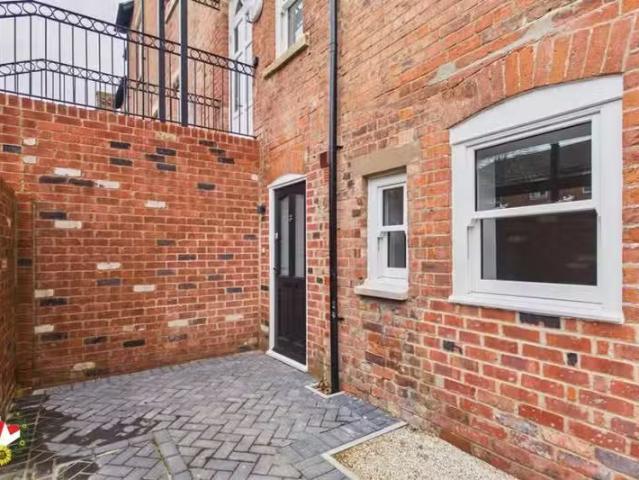 2 bedroom flat for rent in Elizabeth House, Denmark Road, Glou.