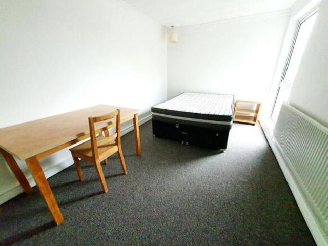 2 bedroom flat for rent in Elia Street, Islington, N1