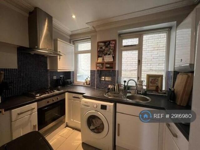 2 bedroom flat for rent in Eliot Park, London, SE13