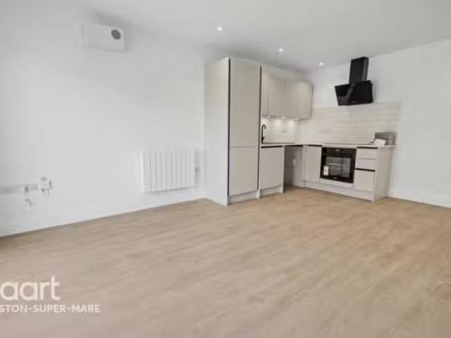 2 bedroom flat for rent in Ellenborough Park North, WESTON SUP.