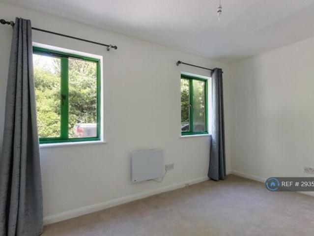 2 bedroom flat for rent in Ellerslie Court, Gravesend, DA12