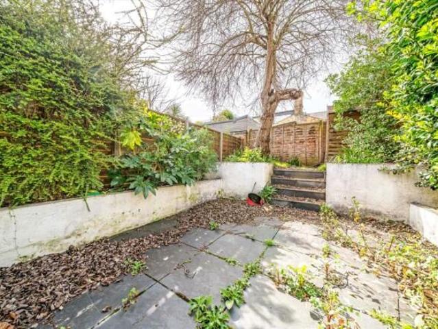 2 bedroom flat for rent in Elliott Road, Chiswick, W4