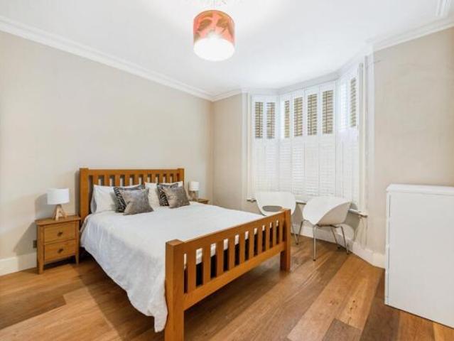 2 bedroom flat for rent in Elliott Road, Bedford Park, W4