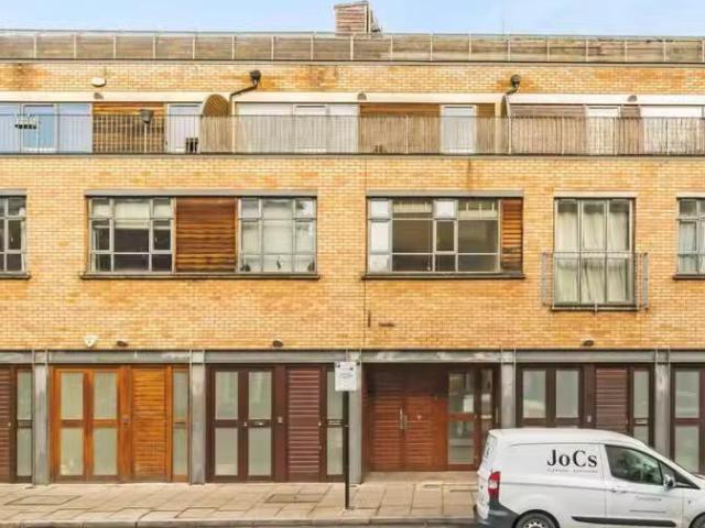 2 bedroom flat for rent in Ellingfort Road, London Fields, E8
