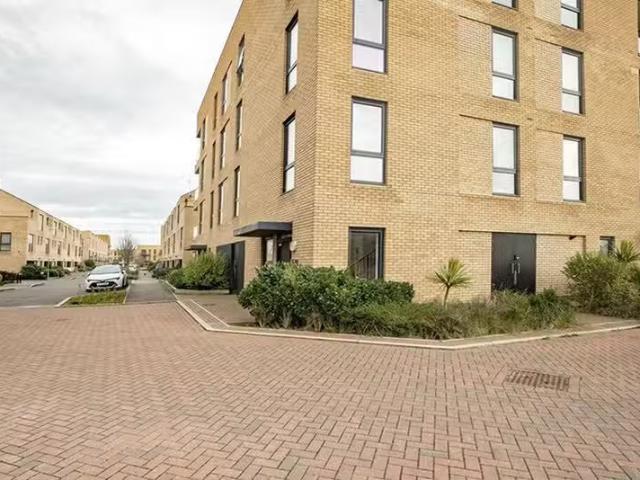 2 bedroom flat for rent in Ellis Road, Cambridge, CB2
