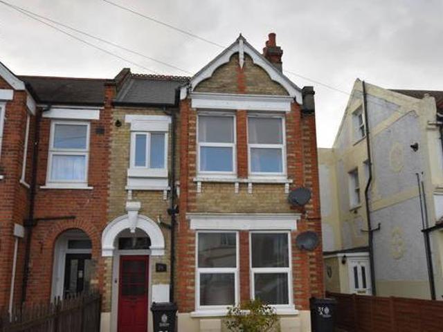 2 bedroom flat for rent in Ellis Road ClactonOnSea CO15