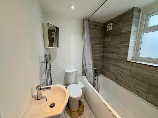 2 bedroom flat for rent in Elswick Road, Lewisham SE13