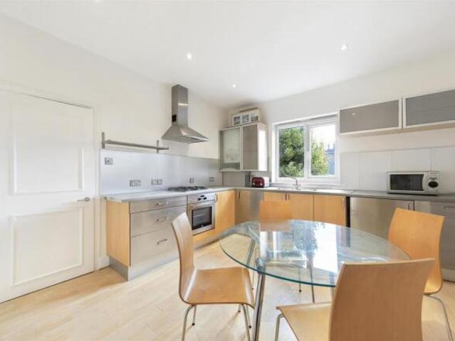 2 bedroom flat for rent in Elsynge Road, Wandsworth, London, SW18