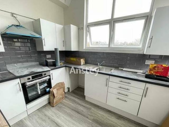 2 bedroom flat for rent in Email Enquires Only Two Bedroom Flat Portswood Road Available 0104