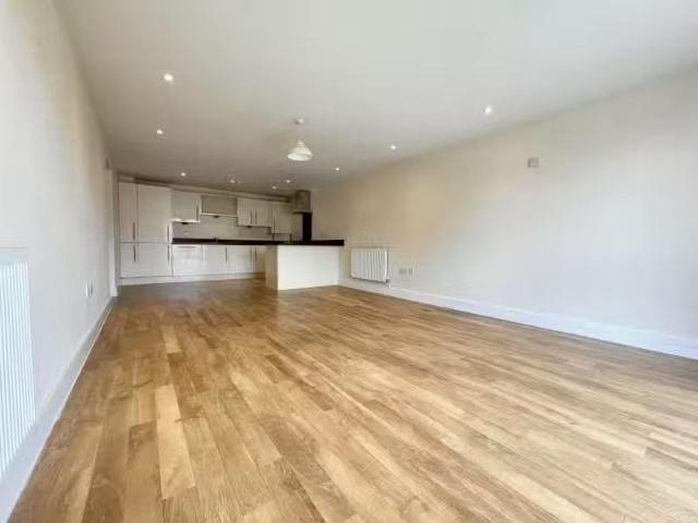 2 bedroom flat for rent in Empire Court, Plaistow Lane, BR1