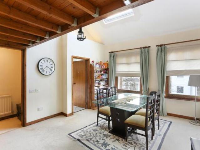 2 bedroom flat for rent in Ennismore Avenue London W4