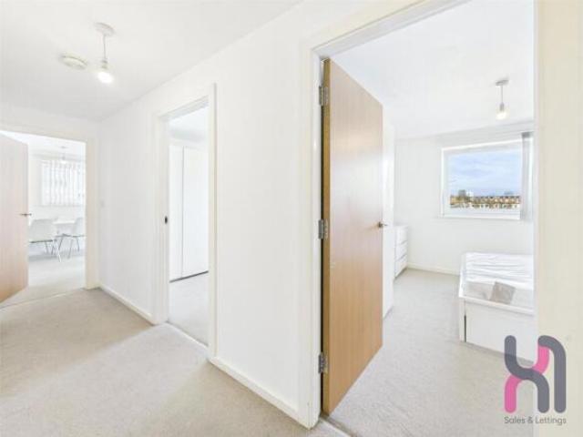 2 bedroom flat for rent in Endeavour House, 1b Elmira Way, M5