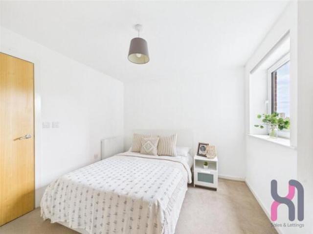2 bedroom flat for rent in Endeavour House, 1b Elmira Way, M5