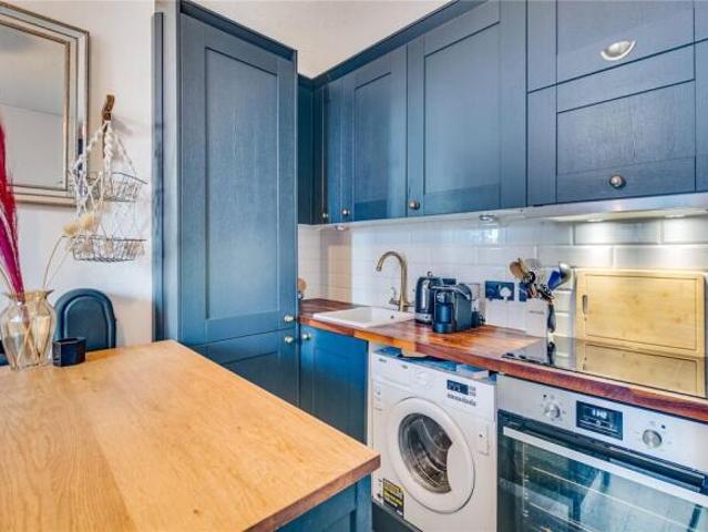 2 bedroom flat for rent in Enfield Cloisters, Fanshaw Street, N1