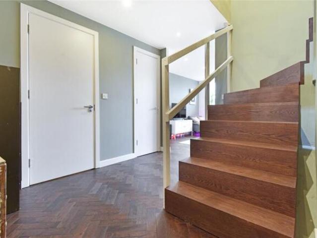 2 bedroom flat for rent in Enfield Road, De Beauvoir Town, N1