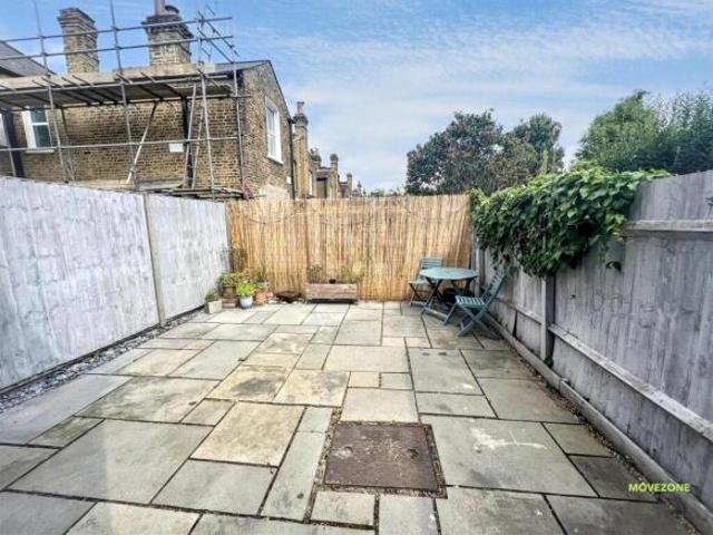 2 bedroom flat for rent in Engleheart Road, Catford SE6