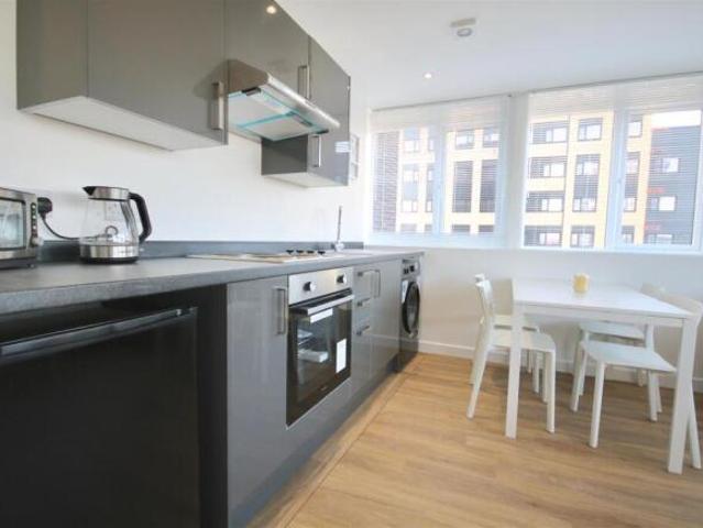 2 bedroom flat for rent in Enterprise House, Isambard Brunel Road, PO1