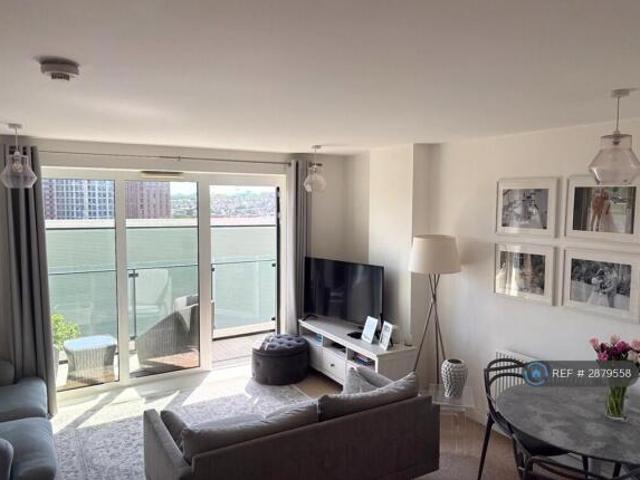 2 bedroom flat for rent in Enterprise Way, London, SW18
