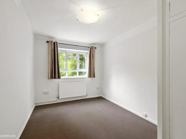 2 bedroom flat for rent in Esher Gardens, Inner Park Road, Wimbledon, SW19
