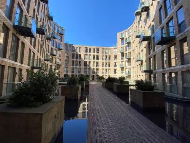 2 bedroom flat for rent in Esinteraction Street, City Centre.