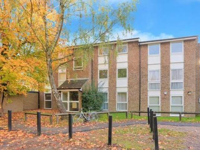2 bedroom flat for rent in Eskdale St Albans Herts AL2