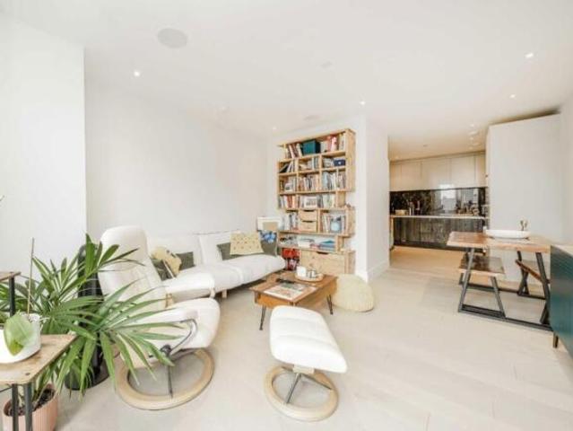 2 bedroom flat for rent in Espalier Gardens, Queen's Park, NW6