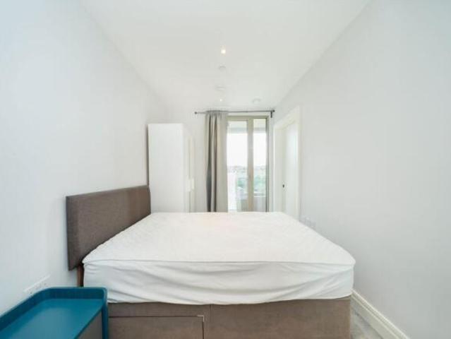 2 bedroom flat for rent in Espalier Gardens, West Hampstead, NW6