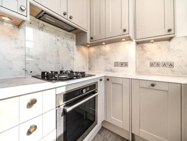 2 bedroom flat for rent in Estelle Road, London, NW3