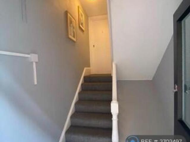 2 bedroom flat for rent in Epsom Road, Guildford, GU1