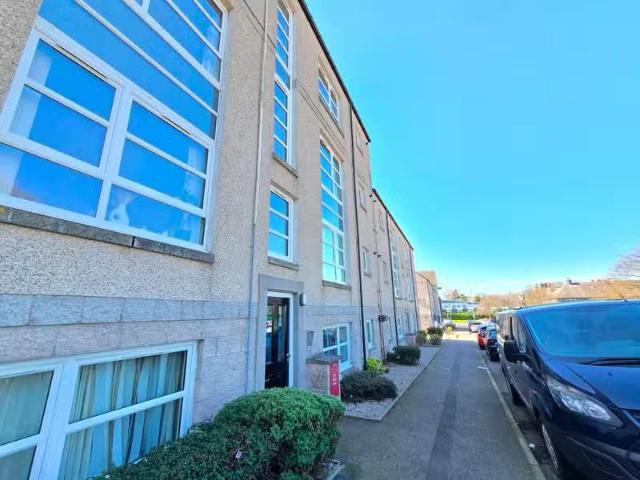 2 bedroom flat for rent in Erroll Street, City Centre, Aberdee.