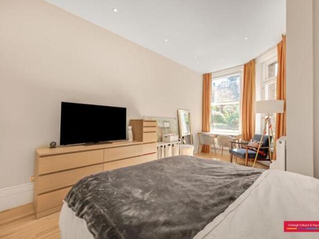 2 bedroom flat for rent in Eton Avenue, Belsize Park, London, NW3