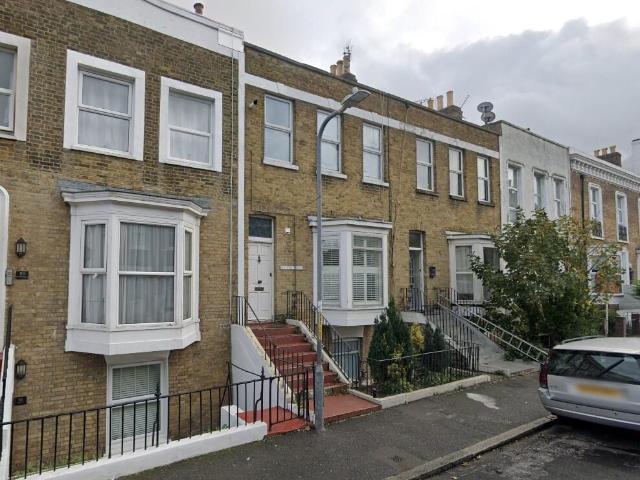 2 bedroom flat for rent in Etrhelbert Road, Margate, CT9