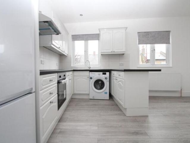 2 bedroom flat for rent in Evelina Road, Nunhead, SE15