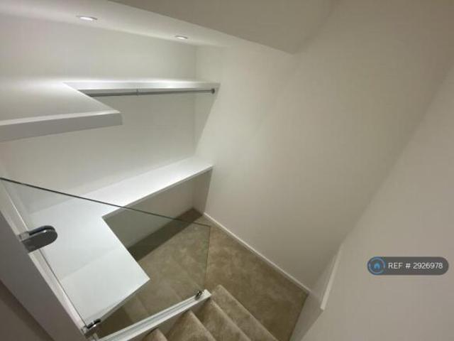 2 bedroom flat for rent in Evering Road, London, E5