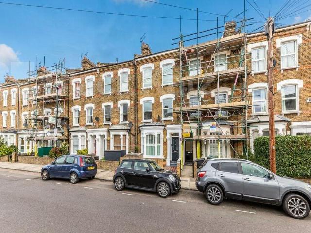 2 bedroom flat for rent in Evershot Road, Finsbury Park N4