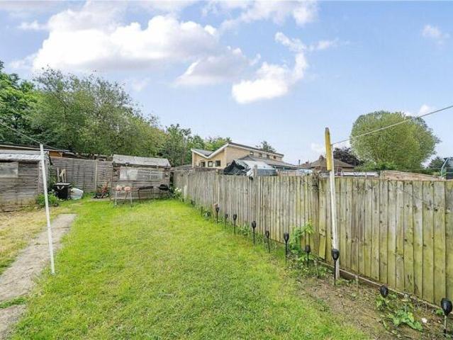 2 bedroom flat for rent in Everton Drive, Stanmore, HA7