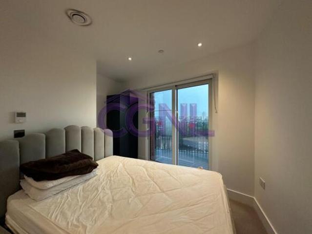 2 bedroom flat for rent in Exchange Gardens, London, SW8