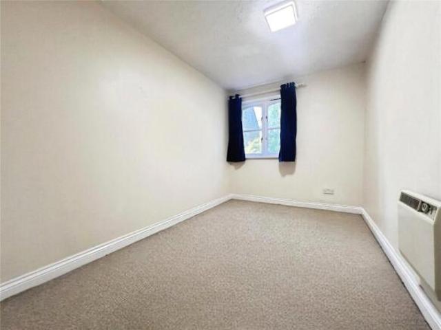 2 bedroom flat for rent in Exeter Close, Watford, Hertfordshire, WD24
