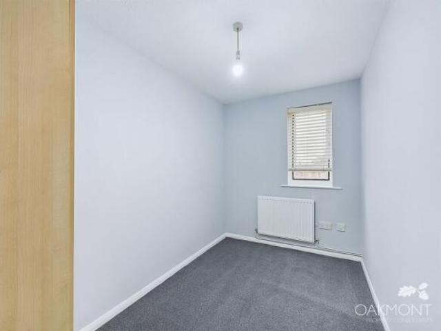 2 bedroom flat for rent in Express Drive, Ilford, IG3