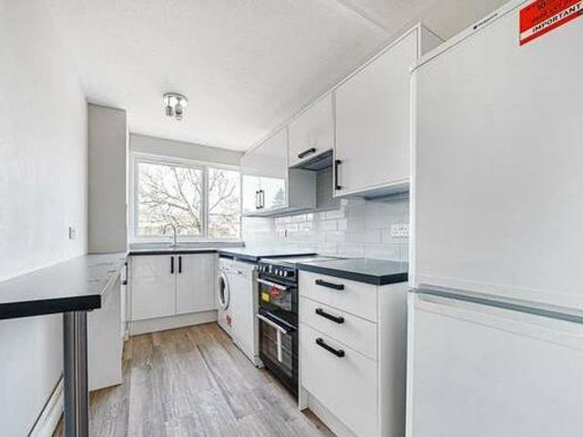 2 bedroom flat for rent in Fair Acres Bromley BR2