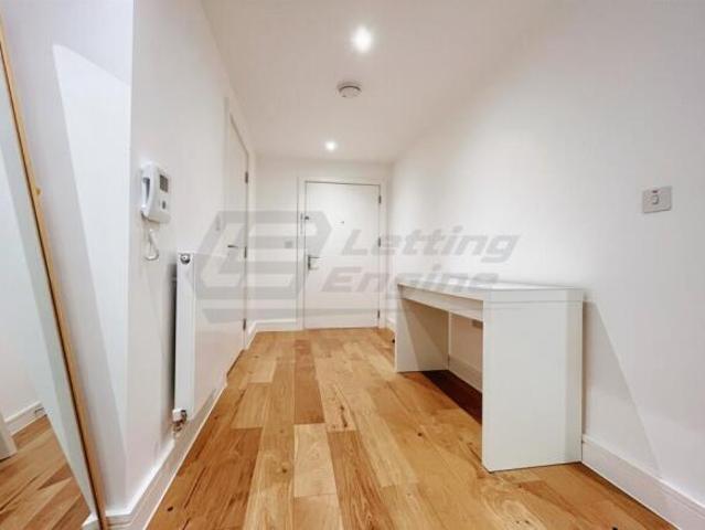 2 bedroom flat for rent in Fairbourne Rd, SW4
