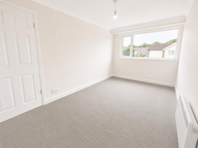 2 bedroom flat for rent in Fairburn Drive, Garforth, Leeds, LS25 2AR, LS25