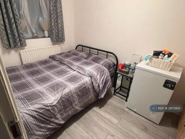 2 bedroom flat for rent in Fairgreen Court, Mitcham, CR4