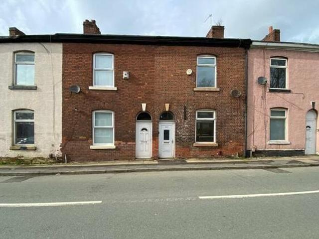 2 bedroom flat for rent in Fairfield Road Droylsden Tameside M43
