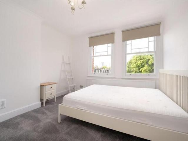 2 bedroom flat for rent in Fairhazel Gardens, South Hampstead NW6