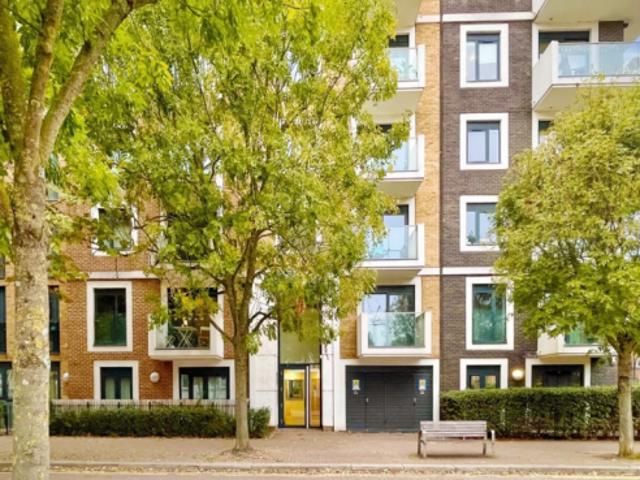 2 bedroom flat for rent in Fairmont House, Albatross Way, Southwark, London, SE16